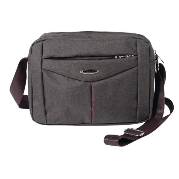 ★商品紹介★スクエアなシルエットのショルダーバッグクラシカルな雰囲気漂うショルダーバッグ。たくさんポケットがついているほか、重たい荷物でも型の負担が少ない太幅のショルダーがセットされた機能的なデザイン。本や小さめのノートなども収納できるスク...