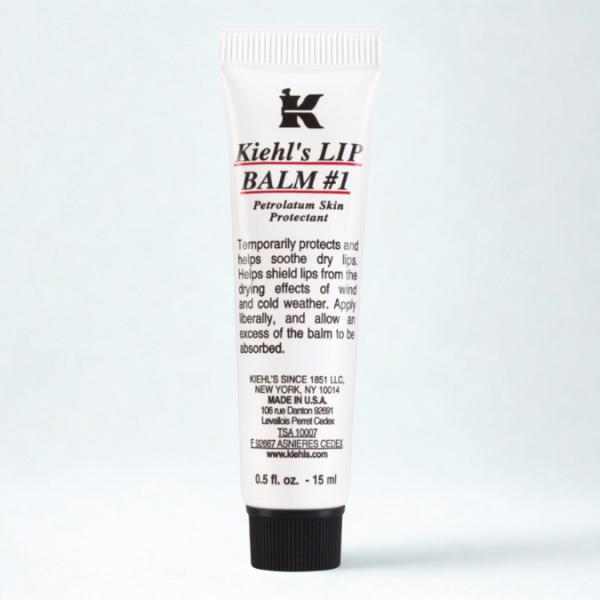 乾燥しやすい唇を守り、しっとりと仕上げるリップバーム!スクワラン、アロエベラエキスなど保湿作用のある成分を配合。肌を保護し、のびのいいテクスチャーで健やかな唇に導きます。