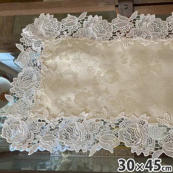 『polish old rose ポーリッシュオールドローズシリーズ』ゴールドの光沢ある生地の周りを、大ぶりの華やかなおオールドローズレースで縁取って仕上げたシリーズ。