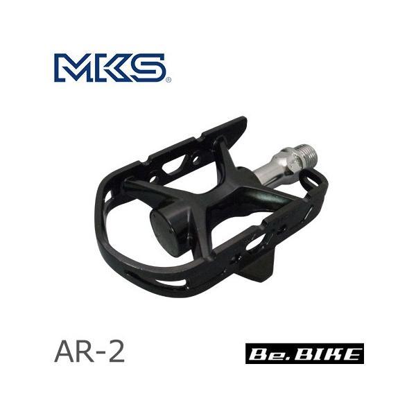 三ヶ島ペダル(MKS) AR-2 ペダル (ブラック) 自転車 ペダル【仕様】ボディ ：アルミサイズ：W100×L62※サイズ表記：W＝踏み面横幅、L＝踏み面前後幅踏み面 ：片面ベアリング：ボールベアリングトウクリップ装着：必須リフレクター...
