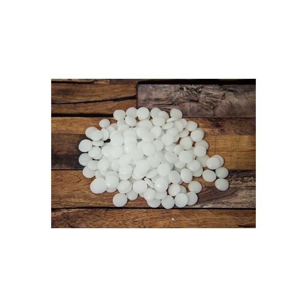 【特徴】主にらんたん用として使用するワックスです。芯をつけてキャンドル用として使用することは出来ませんのでご注意ください。 ※3ｋｇ以上1つの袋におまとめさせて頂きます【使用上の注意点】添加量により表面が波打つ場合があります。※ワックスは2...