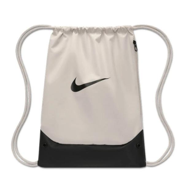 NIKE ブラジリア 9.5ドローコードバッグ (18L)荷物をまとめて、すぐに出かけよう。ナイキ ブラジリア ジムサックは、ミニマルで軽量なデザイン。オープントップでギアを簡単に出し入れでき、ショルダーストラップがドローコードとして機能し...