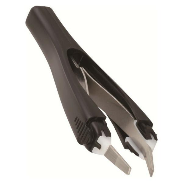 商品情報説明 毛をつまんで押すだけで、簡単に毛が抜けます。用途 マユ毛・ムダ毛のお手入れ。機能 先斜タイプです。キャップ付で持ち運びに便利です。仕様 ●サイズ：93×25×13mm。●重量：10g。材質等 ●毛抜き：ステンレススチール。●ハ...