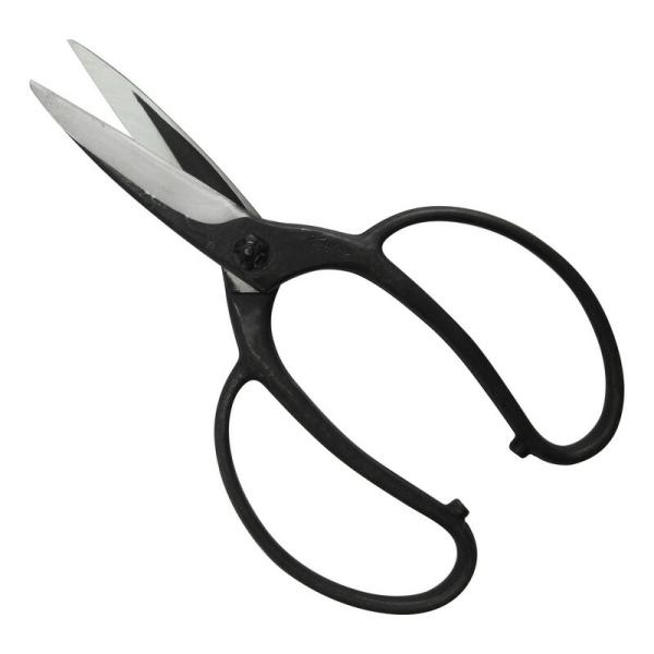 商品情報説明 手になじむ逸品です。用途 松・小枝の剪定。機能 安来鋼青紙使用で切れ味がさらに持続します。一般用サイズの植木鋏です。仕様 ●全長：220mm。●刃渡り：90mm。材質等 ●刃部：安来鋼青紙。付属品・部品など注意・ご案内【ご注意...