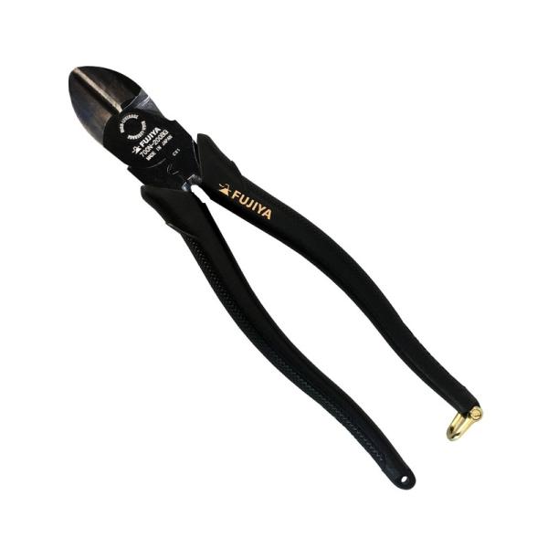 商品情報説明 黒金仕様の偏芯テコで従来製品より軽い切れ味です。用途 内線、外線工事の電気設備工事などの電線の切断。機能 高性能特殊鋼に独自の熱処理を施し、切れ味・耐久性に優れています。金色のシャックル付きで落下防止コードの装着もラクにできま...