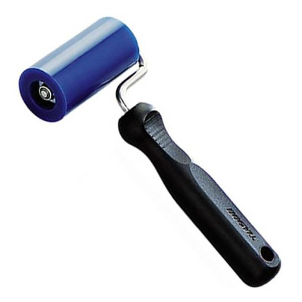 商品情報説明 クッション性の高いソフトウレタンだから傷つきやすいクロス表面をスムーズなジョイント部圧着が可能です。用途 内装工具。機能 高品質ソフトウレタンローラーを使用しています。精密注型による高品位ソフトウレタンをローラー部に使用してい...