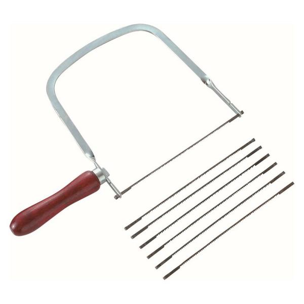 商品情報説明 ホビー・工作に最適です。用途 薄板・ベニヤの円形・曲線切りなどの切断作業。機能 鋸刃が縦向き・横向きに取り付け出来ます。スプリング式で簡単取付けが出来ます。仕様 ●鋸刃7枚付き。●木柄。材質等 ●刃：ローカーボンスチール製。●...