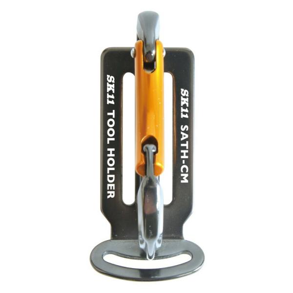 商品情報説明 高強度、アルミ鍛造極太カラビナを採用しています。用途 ベルトに装着して工具などの吊り下げ。機能 簡易工具などの吊り下げに最適です。仕様 ●色：ブラック。●60mm幅ベルトまで対応。材質等 ●カラビナ：アルミ。付属品・部品など注...