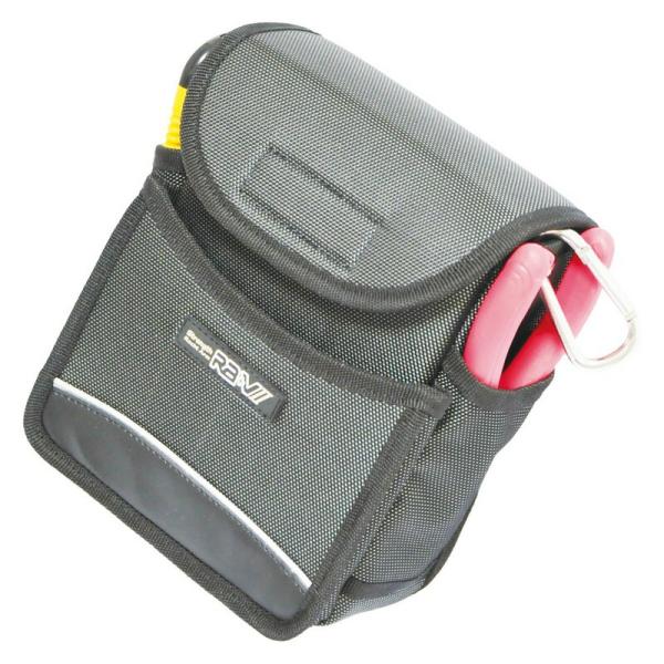 商品情報説明 シルバーラインを織り込んだ良質光沢生地です。用途 フタ付フリーケース。機能 安全性・軽量性・堅牢性に優れています。仕様 ●ベルト幅適応サイズ：60mm。●カラビナ付。材質等 ●生地：ポリエステル。●バイアス：ポリプロピレン。●...