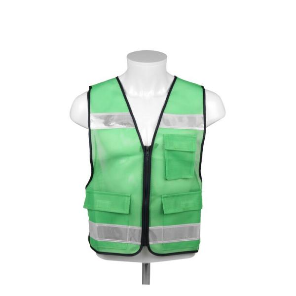商品情報説明 収納ポケットのある便利な反射ベストです。用途 工事現場、建築現場、交通警備、パトロール、防災訓練時に着用。機能 防犯パトロールや学校行事などに最適です。3つのポケット付きでスマホや小物の収納に便利です。ウエスト部分がマジックテ...