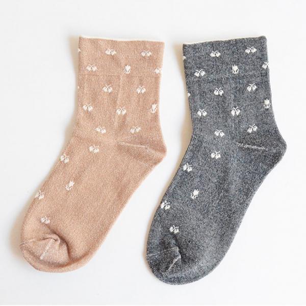 まるごとつつみこむ、さりげないやさしさ。天衣無縫ソックスの人気シリーズ、「やさしいソックス」に新柄ができました。「やさしいソックス」。それは、生地全体に伸縮の糸を入れ、足をまるごとやさしく包みこむソックスです。●素　材：オーガニックコットン...