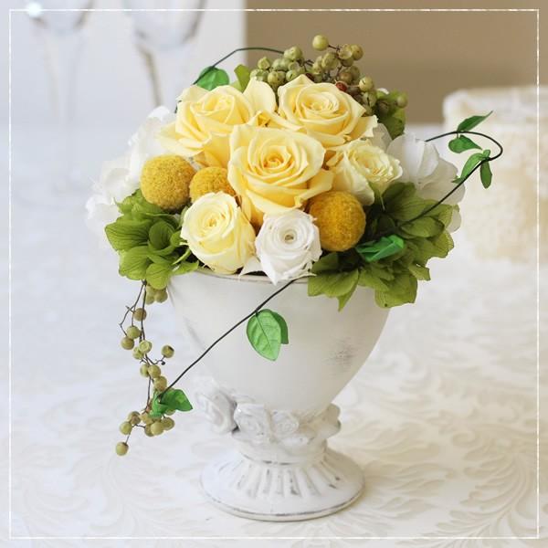 お花はもちろん、実物や葉っぱもすべて本物を保存加工した「オール・プリザーブド」の高級品です。＜ご用途＆スタイル＞結婚祝い、ご両親贈呈、新築祝い、開店祝い、還暦、古希、傘寿祝い、お見舞い、お悔み、内祝い、アレンジメント