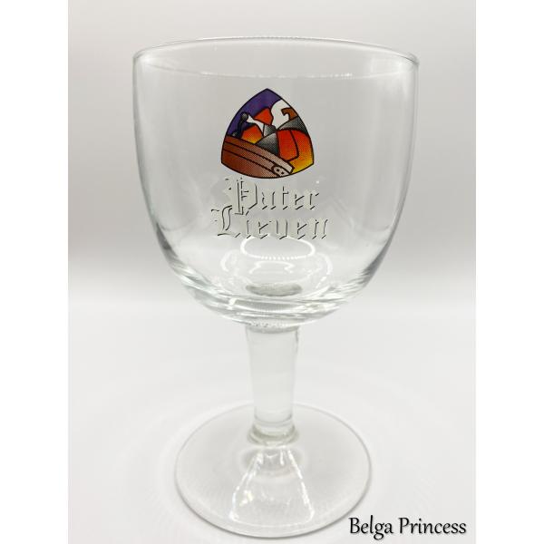 パーテル・リーヴェンの専用グラス。ベルギービールにはそれぞれ専用グラスがあります。ビールの種類によって最適なグラスの形があり、各醸造所が販売しています。さらに美味しくビールを飲むために、是非専用グラスでお楽しみください。