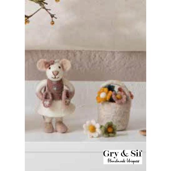 お部屋のインテリアとしてワンポイントにウールの優しい質感と、やわらかい色合いで癒されますバスケットの中のお花はすべて取り出せます、別々で使用することも可能です。サイズ：約6ｃｍｘ9ｃｍ===　ご注意　===濡れたままにせず、高温多湿をさけて...