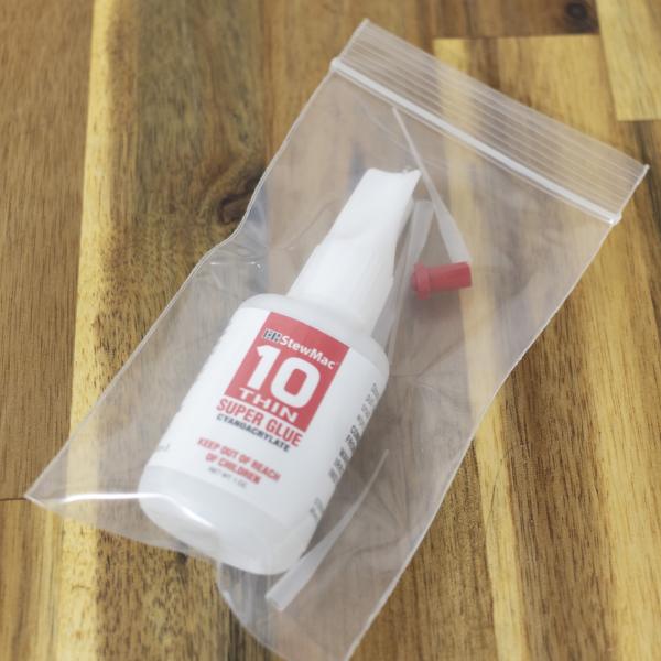 StewMac Super Glue スーパーグルー　接着剤です。未開封（チャック付きの袋のため、厳密には封はされていませんが、当店では開封していません）また、STEWMACから出荷される際にナイロン袋にホチキスで伝票等が止められている場合...