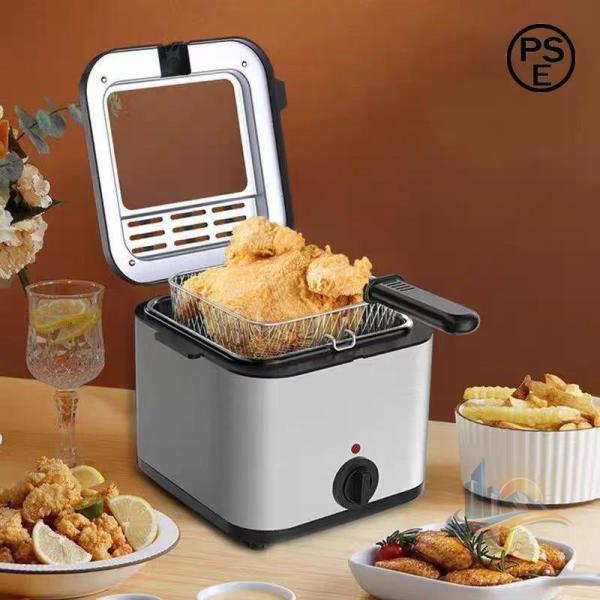 簡単便利に揚げ物が♪電気フライヤーです。パワーランプ付きなので油の温度がバッチリ♪フタに一工夫。溝があるのでバスケットを沈めたままフタが出来る！油が散らずお手入れが簡単に。揚げ具合がわかる小窓が付いているので開ける必要がありません！ふちにバ...