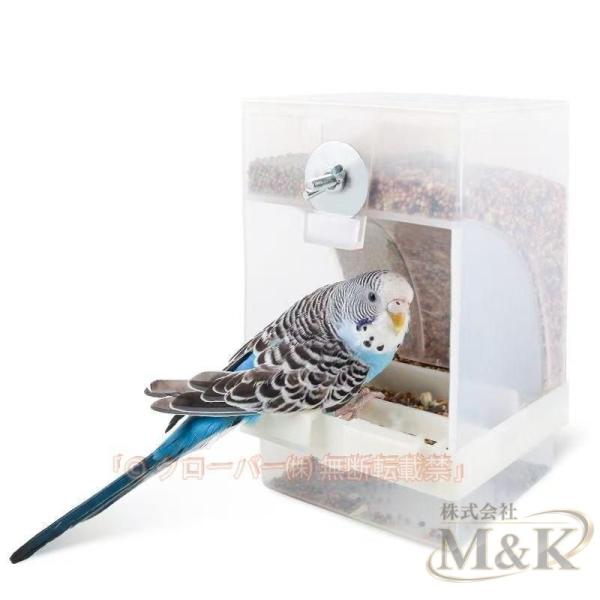バードフィーダー 鳥 餌入れ 水入れ 自動 小鳥 餌台 食器 インコ 自動給餌器 自動給水器 オウム えさ入れ えさいれ 鳥の餌台 500gの大容量 大容量で、フードがたっぷり入ります。残量も一目で分かるクリアカラーで、長時間のお留守番も安...
