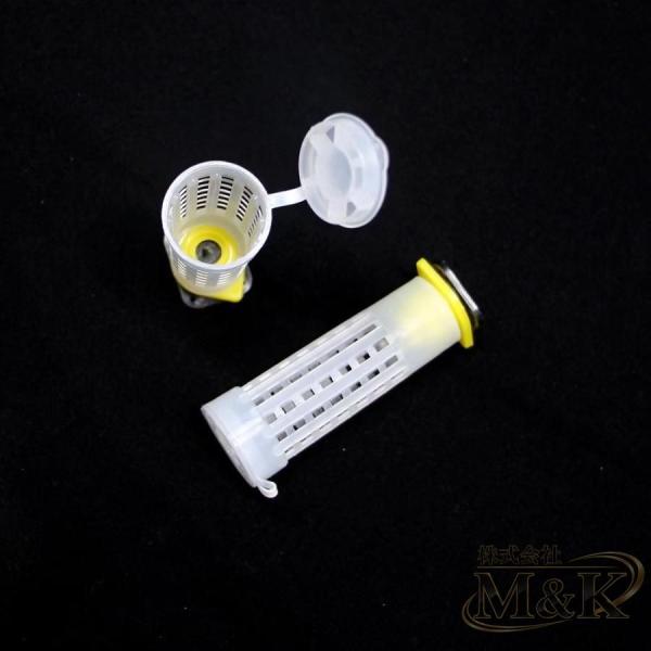 日本蜜蜂や西洋蜜蜂に使用できる王籠、逃去防止器女王バチをキャッチし、それをセキュアに維持するために使用されます。材質：プラスチック　サイズ（約）：全長：80mm / 3.15in; 外径：25mm / 0.98in、内径：18~23mm /...