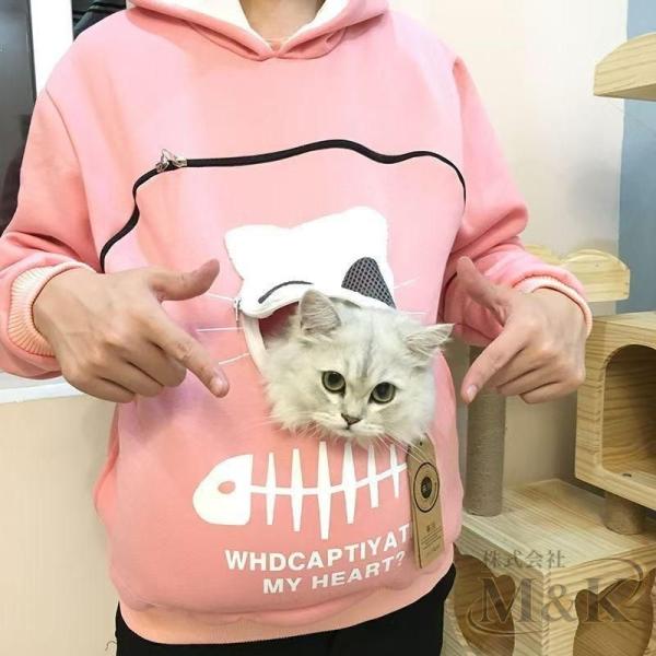 猫や犬（小型犬）、小さい動物を入れるためのパーカーです☆その為に作られているので、ちょっと不恰好!?な気もしてしまいますが、「猫（犬）を入れたい！」からイイのです！猫様犬様が快適ならば、人間は二の次商品詳細■素材：ポリエステル※備考●実寸は...