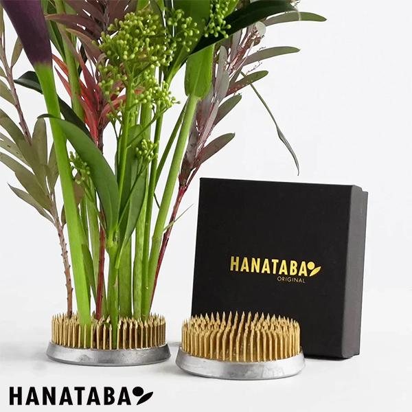 Hanataba - ケンザンリング（フラワーフロッグ）7cm中央が空洞になったユニークなリング型の剣山。中央スペースを活かした立体的なフラワーアレンジメントを可能にする70mm径サイズ。お好みの花を選び、茎を剣山に差し込み、円形のラインに...