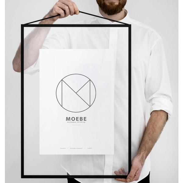 額縁 ポスターフレーム 壁掛け 写真 ポスター 北欧＜ ムーベ  フレーム A2 MOEBE FRAME Black ブラック  ＞商品詳細【サイズ】H61.2 x L43.8 x W0.8 cm【カラー】ブラック【重　量】約1500g 【...