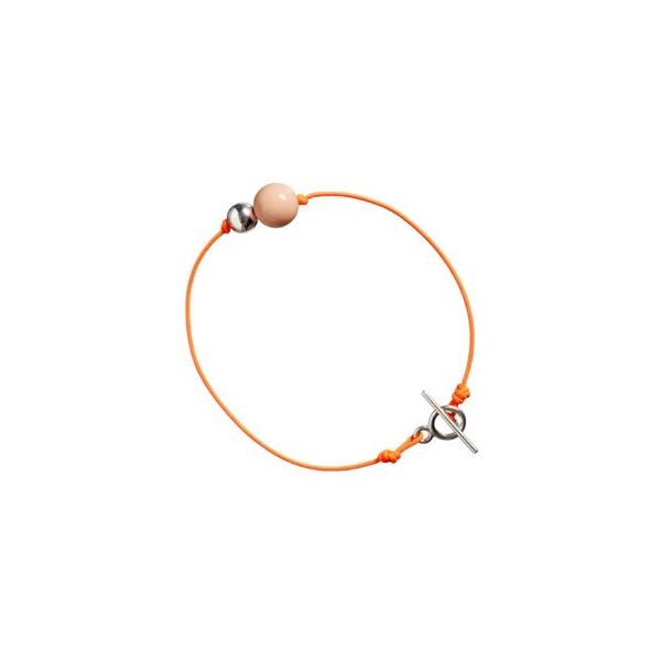 【カラー】オレンジ【サイズ】トップ：直径約7.5mm/5mm　内周約16cm【材　質】磁器　【生産国】デンマーク【ブランド】Scherning/シェアニング■ギフトボックスに入れてお届け致します。（ファッション > 腕時計、アクセサリ...