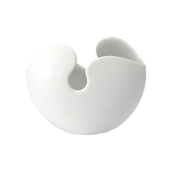 シリーズ：LIFE SHELLSサイズ：約W130×D75×H100mm材質：磁器セット内容：花器 × 1、花立て × 1デザイナー：富永 和弘原産国：日本製(Made in Japan)メーカー：白山陶器 株式会社