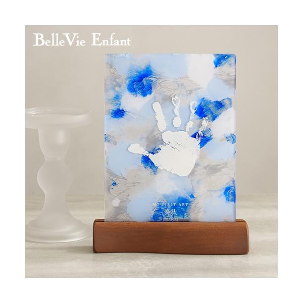 赤ちゃんのはじめてアート思い出に残るおしゃれな１枚に◆サイズ約W140mm×D3mm×H190mm◆内容アクリルボード：1枚◆対象年齢１歳〜◆生産日本※こちらの商品はアクリルボードのみの販売となります。絵具は付いておりません。※手形・足形用...