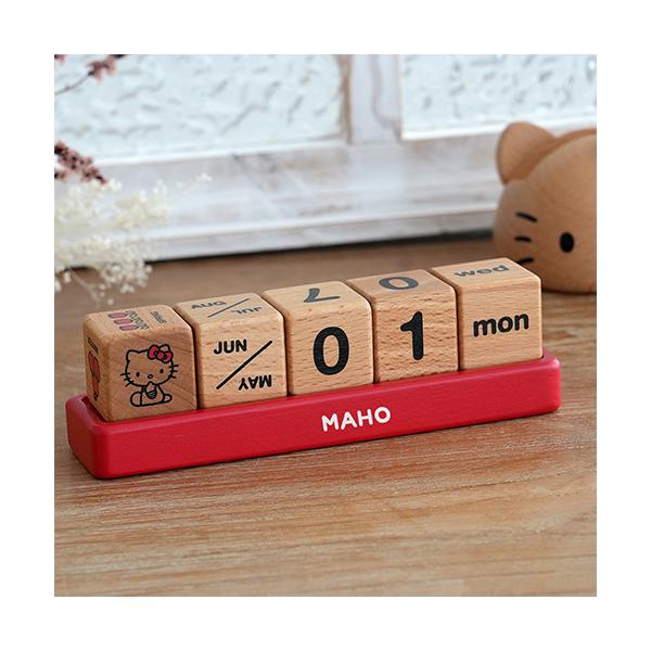 ◆サイズ商品の大きさ　約W135×D35×H38mm（各キューブ：25mm角）パッケージの大きさ　約W150×D45×H50mm重量　105g材質　天然木（ラッカー塗装）生産国　ベトナム◆名入れ・メッセージひらがな又は英字でお入れいたします...