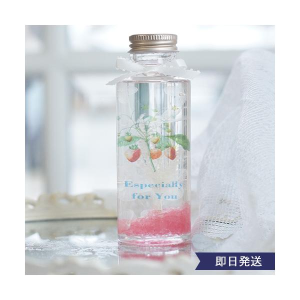 ビクトリア調の愛らしいワイルドストロベリーアレンジ。◆内容ハーバリウム◆サイズハーバリウム：約W4.5×H12.5cm◆その他  ハーバリウムの簡単な説明カードをお付けしてます。 ※お花や葉っぱの種類が若干変更になる場合がございます。※土・...