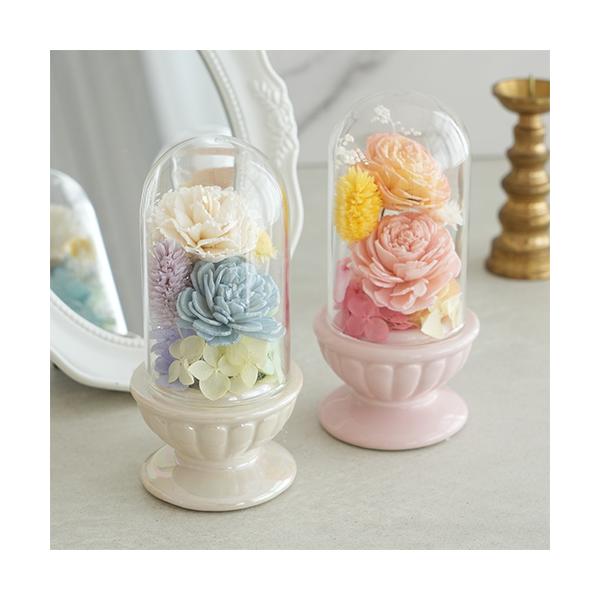 ◆商品名：お供え花 ガラスドーム ナチュラルマム大切な家族をやさしく偲ぶ小さなガラスドームのお供え花コンパクトなサイズで飾りやすい、ガラスドーム入りのお供え花。やわらかく愛らしい色合いが、祈りの空間をやさしく彩ります。SIZE：約φ60×H...
