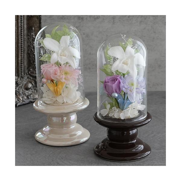 ◆商品名：プリザーブドフラワー お供え花 ガラスドーム仏花 ことね凛と咲くデンファレを飾る 上品なガラスドーム仏花コンパクトなサイズで飾りやすい、ガラスドーム入りのお供え花。上品で落ち着いた花々が、祈りの空間をやさしく彩ります。SIZE：約...