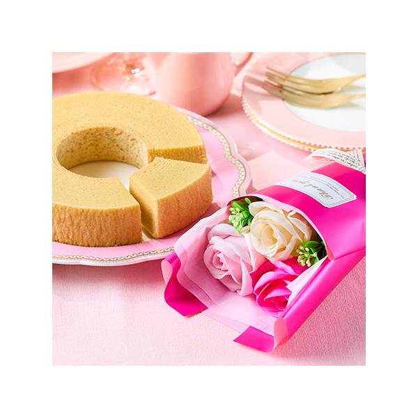 ソープフラワーブーケ＋バウムクーヘンセット【母の日お届け】■お届けのご案内お届け予定日：2026年05月06日(水)―05月10日(日)早割申込締切：2026年04月21日(火)15時迄お届け内容：【造花】【ソープフラワー】【屋内向け】●ソ...