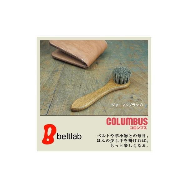 ベルトや革小物との毎日。 ほんの少し手を掛ければ もっと楽しくなる。ジャーマンブラシ 3は、皮革表面についたホコリや汚れを落とすブラシです。手に心地いい木製のハンドル。馬毛をあわせた、ドイツ製の味わい深いデザイン。ベルトや革小物のメンテナン...