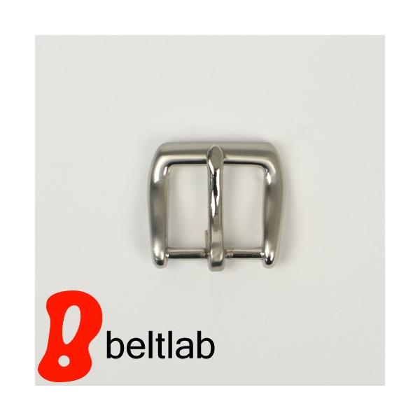 30mm幅のベルトに使える、シルバーカラーのバックル。お手持ちのベルトのバックルと交換できる、バックル単体での販売です。スペック・適応:ベルト幅30mm・種類 :ハーネスバックル・素材:亜鉛合金・サイズ:W 40mm × H 49mm・重量...