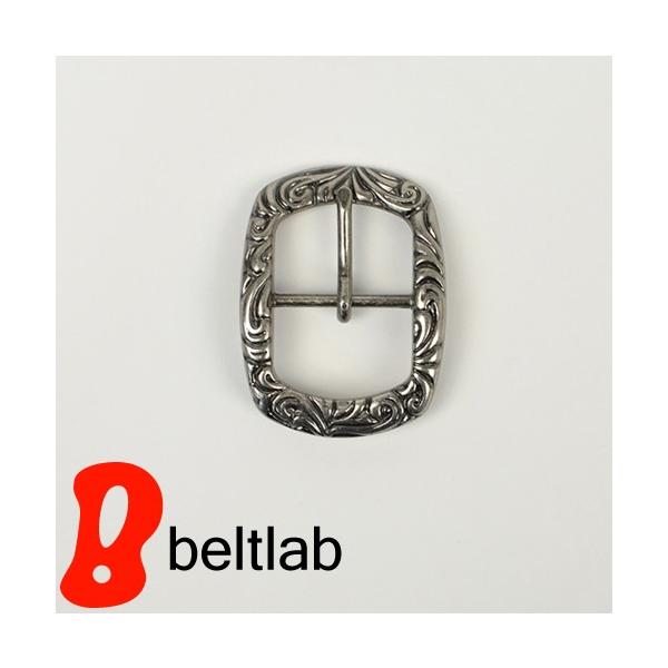 35mm幅のベルトに使える、シルバーカラーのバックル。お手持ちのベルトのバックルと交換できる、バックル単体での販売です。スペック・適応:ベルト幅35mm・種類 :ギャリソンバックル・素材:亜鉛合金・サイズ:W 70mm × H 53mm・重...