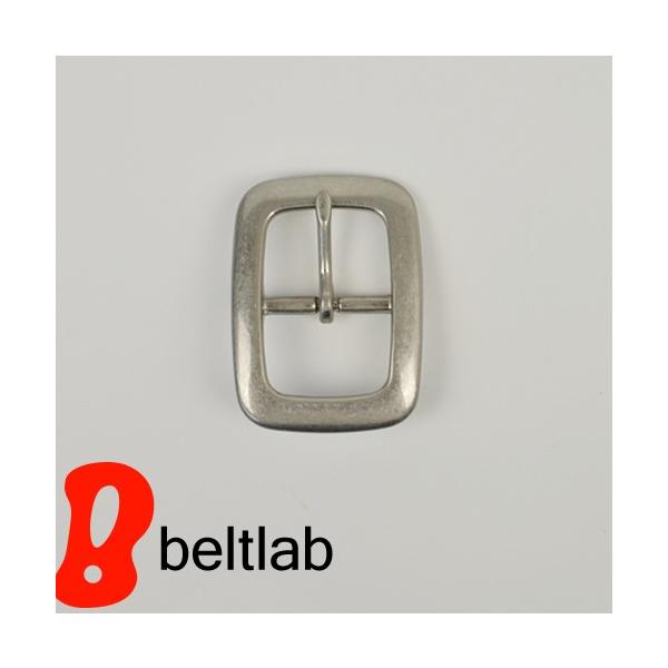 35mm幅のベルトに使える、シルバーカラーのバックル。お手持ちのベルトのバックルと交換できる、バックル単体での販売です。スペック・適応:ベルト幅35mm・種類 :ギャリソンバックル・素材:亜鉛合金・サイズ:W 73mm × H 54mm・重...