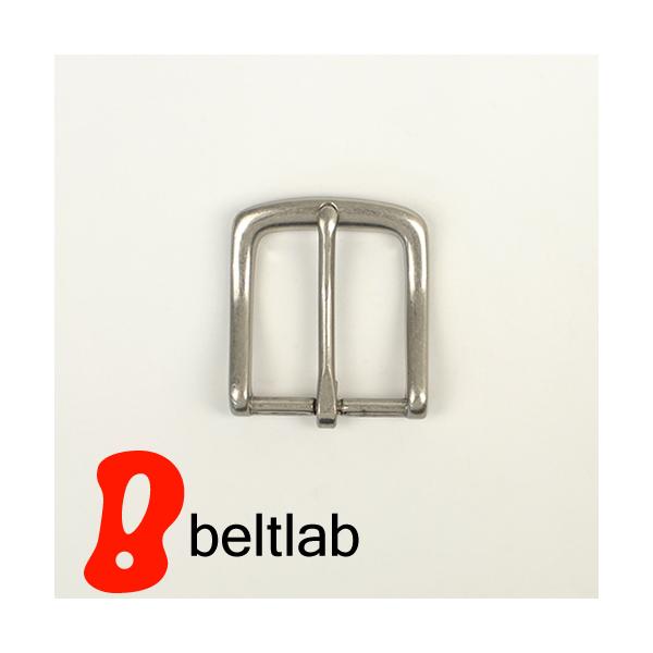 40mm幅のベルトに使える、シルバーカラーのバックル。お手持ちのベルトのバックルと交換できる、バックル単体での販売です。スペック・適応:ベルト幅40mm・種類 :ハーネスバックル・素材:亜鉛合金・サイズ:W 60mm × H 52mm・重量...
