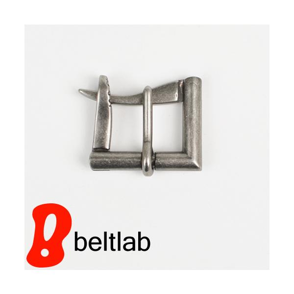 30mm幅のベルトに使える、シルバーカラーのバックル。お手持ちのベルトのバックルと交換できる、バックル単体での販売です。スペック・適応:ベルト幅30mm・種類:ファイヤーマンバックル・素材:亜鉛合金・サイズ:W 43mm × H 50mm・...