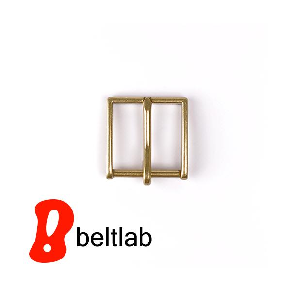 30mm幅のベルトに使える、ゴールドカラーのバックル。お手持ちのベルトのバックルと交換できる、バックル単体での販売です。スペック・適応:ベルト幅30mm・種類:ハーネスバックル・素材:亜鉛合金・サイズ:W 36mm × H 35mm・重量:...