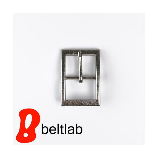 30mm幅のベルトに使える、シルバーカラーのバックル。お手持ちのベルトのバックルと交換できる、バックル単体での販売です。スペック・適応:ベルト幅30mm・種類:ギャリソンバックル・素材:亜鉛合金・サイズ:W 53mm × H 39mm・重量...