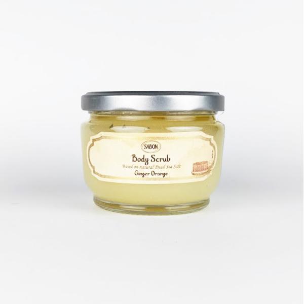 滑らかなお肌へ導く1つ3役のボディスクラブ。死海の塩スクラブが古い角質を落とし、ミネラルと美容成分を角質層まで浸透。4種のボタニカルオイルがお肌を包み込みながら整え、なめらかで透きとおる肌へ。■ご使用方法適量を濡れたボディに直接塗り、1〜2...