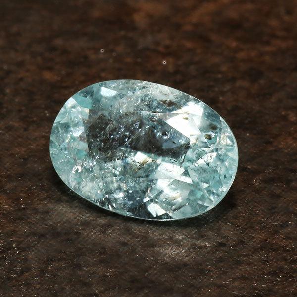 ベーネでも人気の 稀少石パライバトルマリン 爽やかな色合いは清々しいほどに美しいテリを見せます。パライバトルマリン特有の インクルージョンも大粒サイズ感なので 目で見て分かりますが 光を取り込む事で キラキラとインクルージョンに反射をし パ...