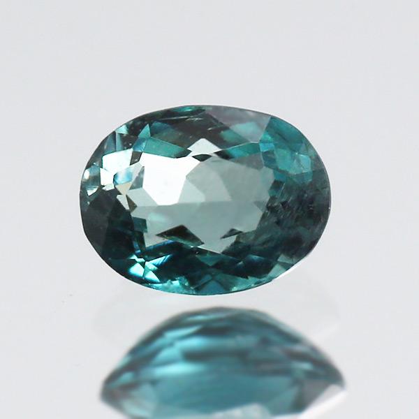 世界稀少石トップ10に名を連ねる超稀少石グランディディエライトぐっと引き込まれる濃く深い奥行が感じられる一石をご紹介。深みのあるグリーンブルーカラー、透明度も高く色テリ抜群です。使い勝手の良いサイズ感で高品質なピースから湧き上がる強い煌めき...