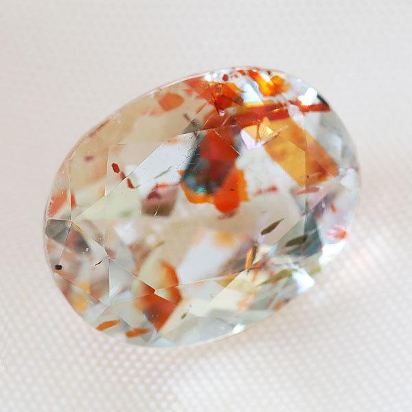 まさに金魚の群れが優雅に泳ぐ姿。鮮やかなレピドクロサイトが美しいサンストーン。ふっくらプロポーションのオーバルスタイルのサンストーンこのの1ピースは7.8×10.0mmとサイズ感は◎、ジュエリーにもコレクションにもお勧めです。透明度も非常に...