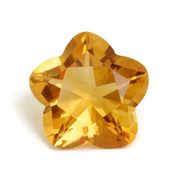 甘い香りが漂ってきそうな、こっくりとしたハニーカラーは暖かみのあるシトリン。そんな甘ーい感じを漂わせるシトリンをお花の形に施しました。そして、裏側に星形のカットを施したため、よーーく見ると、花の中にスターが輝いています。これは、何かいいこと...