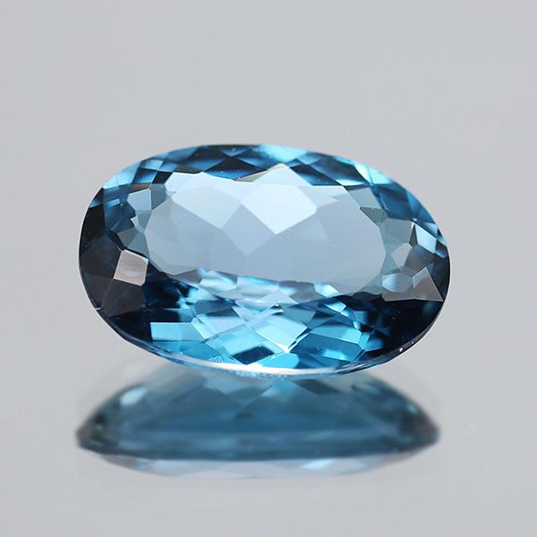 高貴な発色に深みのある落ち着いたブルー。それはまるで秋から冬に向かう夜空の一角を切り取ったような色味、それがロンドンブルートパーズ艶、透明感がずば抜けていてため息の出る美しさです。こちら、とっても大粒のオーバルでそれらの色味を堪能するには申...