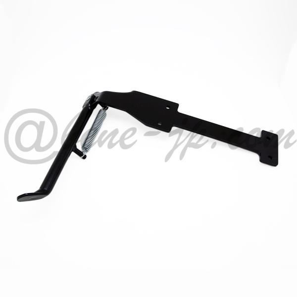 サイドスタンド　ブラックVespa P/PX, LML 2S用※取付けの為の穴が開いていますが、位置がずれている場合がありますので、その際には現物合わせで加工・調整する必要があります。※LML ATモデルの場合には、ボディ側に取付けに使用す...