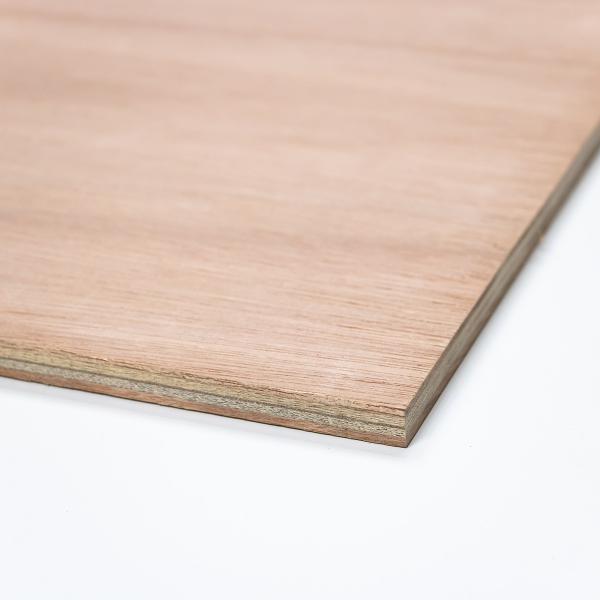 【発売日：2019年07月16日】ラワン曲げ合板：1820ｘ910ｘ12mm　・6尺ドラム缶曲げ（1820mm辺が曲がります！）コンクリート型枠、反り・円または半円壁。曲線を表現したい用途に★注意：少しずつ曲げてください。急に力を加えると折...