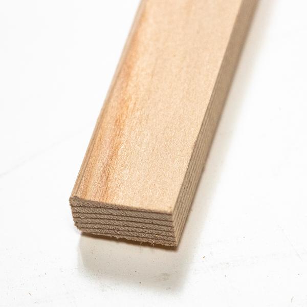 【発売日：2023年11月10日】【雑巾摺り(ぞうきんずり)】20x10x910mm：国産吉野杉☆雑巾摺りは和室の壁の下端線と床とが接する角部分に打ち付けられる木材です。 清掃用具(雑巾など)が壁に触れて汚損するのを防ぐ目的や壁と床の隙間を...